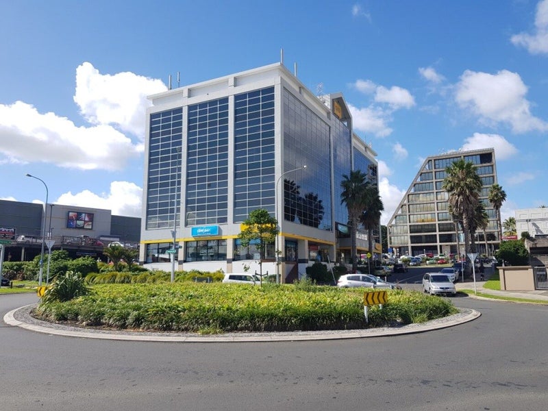 2/15 Osterley Way, City Centre, Manukau City, Auckland