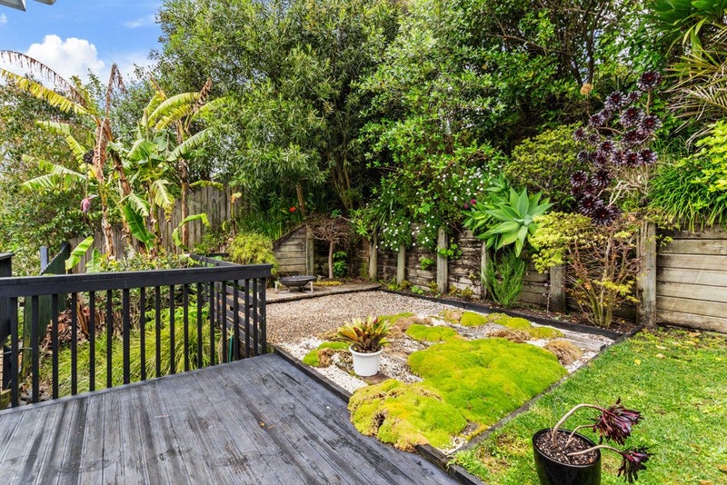 2/4 Kupari Place, Totara Vale, North Shore City, Auckland