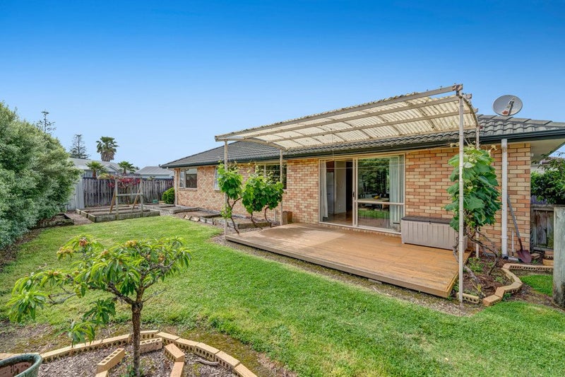 17 Aitkenhead Court, Parakai, Rodney, Auckland