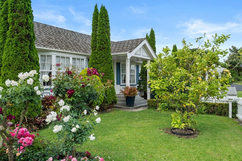 27 Miro Road, Mangere Bridge, Manukau City, Auckland