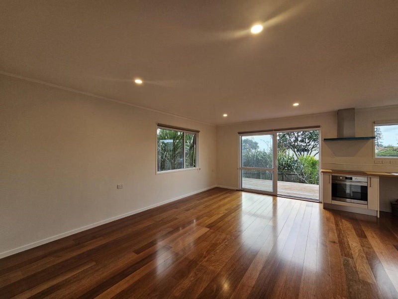 85a Pacific Parade, Army Bay, Rodney, Auckland For Rent