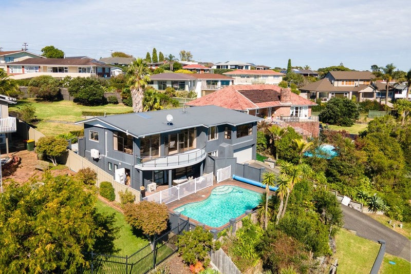 25 Coates Road, Cockle Bay, Manukau City, Auckland For Sale