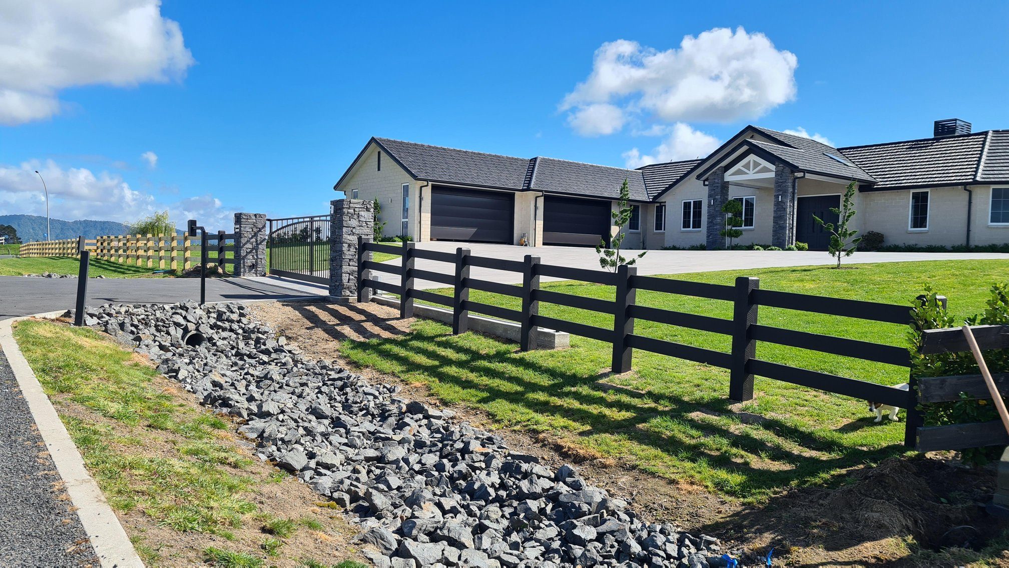 KiwiLock Fencing, Interlocking Post & Rail Fencing : BidBud