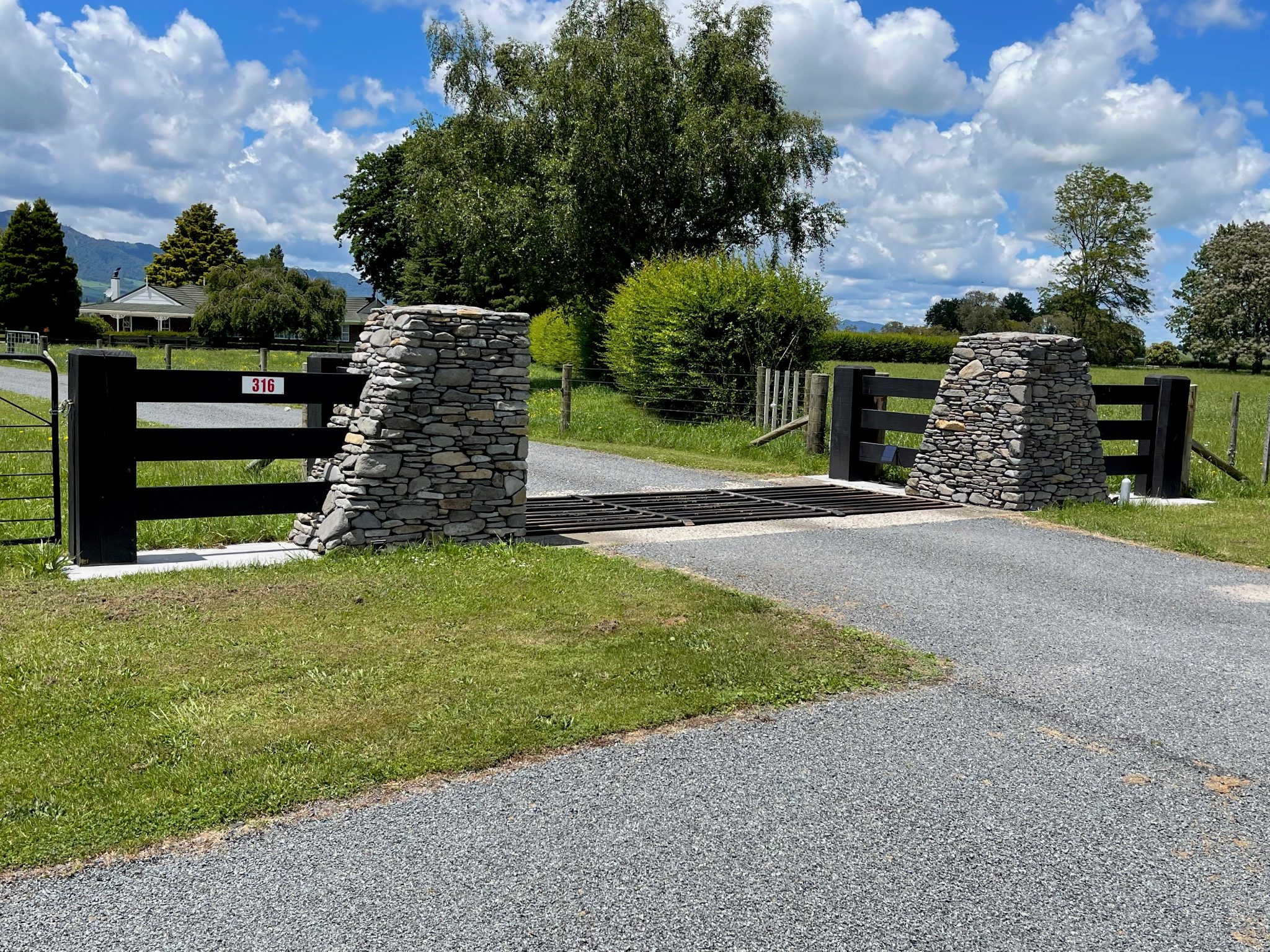 KiwiLock Fencing, Interlocking Post & Rail Fencing : BidBud