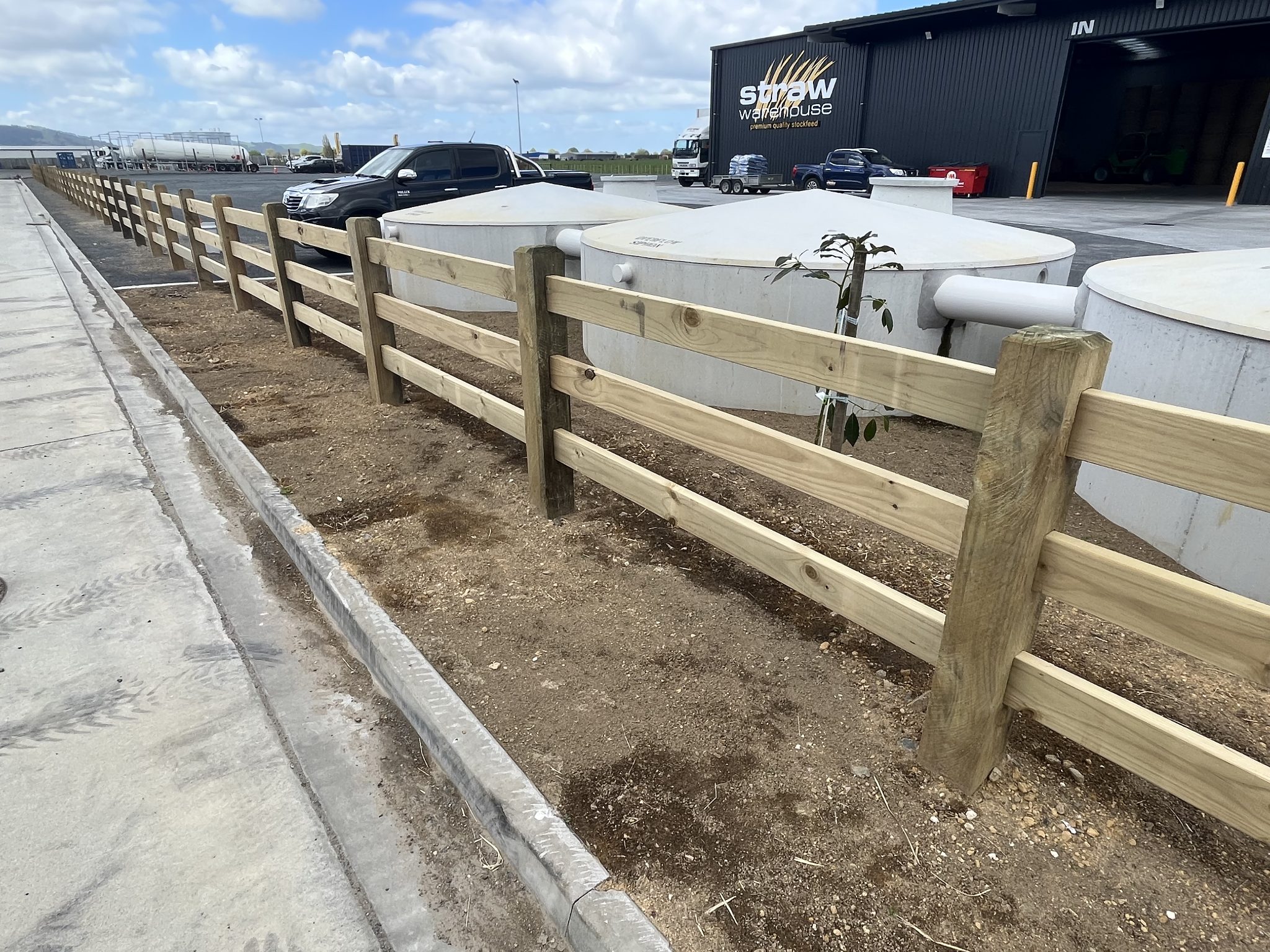 KiwiLock Fencing, Interlocking Post & Rail Fencing : BidBud