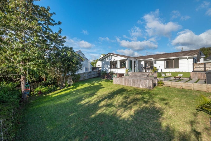 Property Valuation for 9 Glendawn Place, Bayview, North Shore City ...